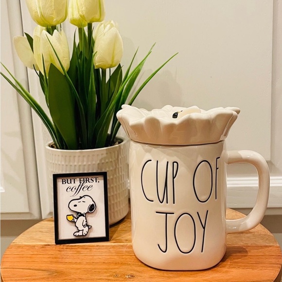 Rae Dunn | Dining | Rae Dunn Fur Cup Of Joy Mug With Daisy Bee Topper ...